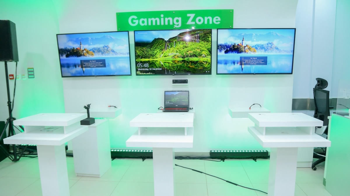 Safaricom re-launches upgraded Moi avenue flagship shop with a training ...